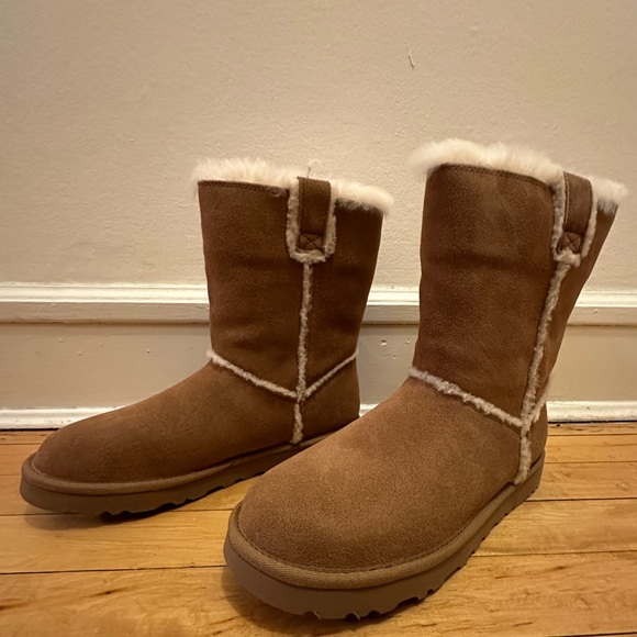 UGG | Shoes | Ugg Womens Classic Short Spill Seam | Poshmark